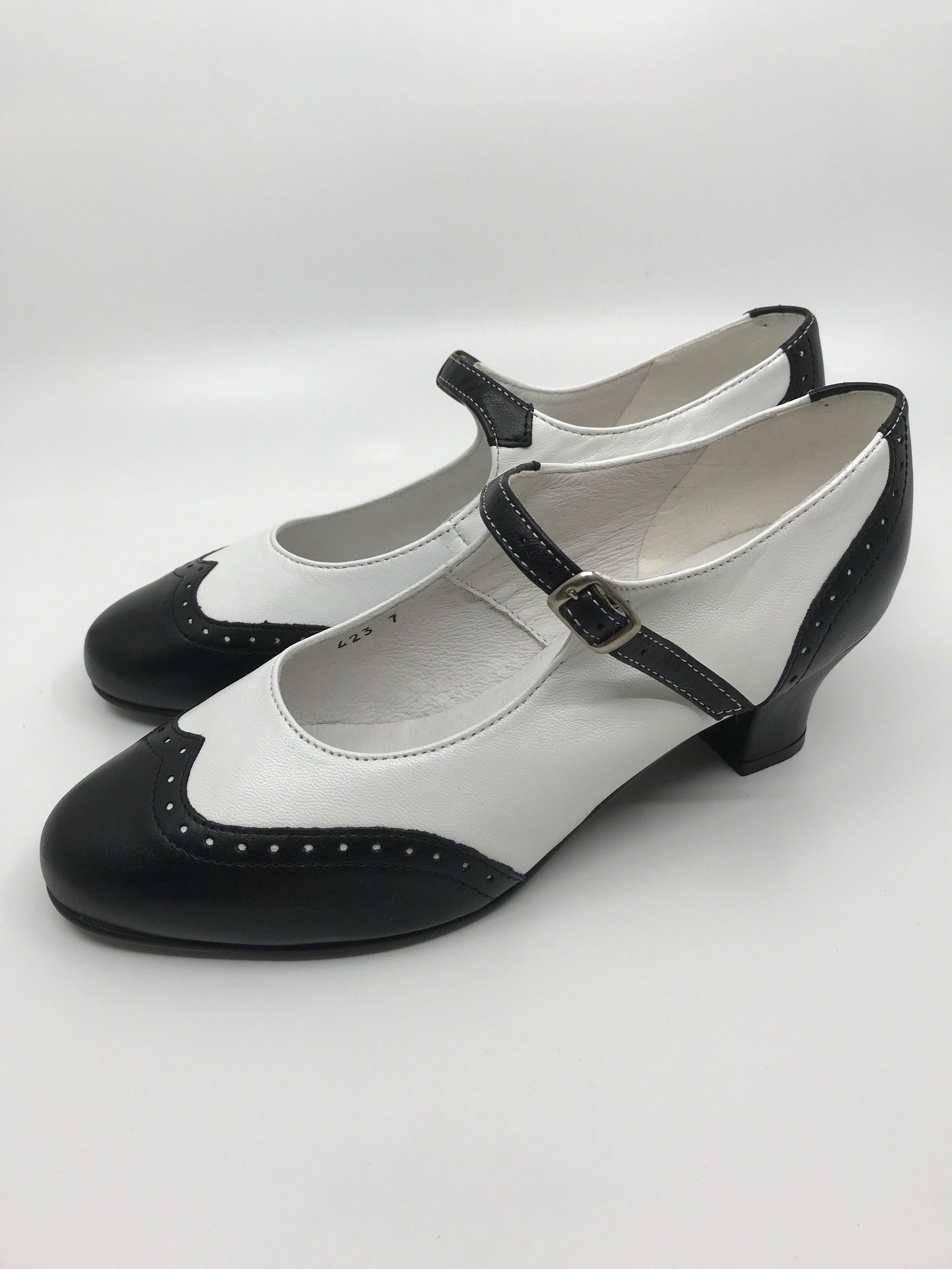 Bleyer Shoes – Bop Jonnys